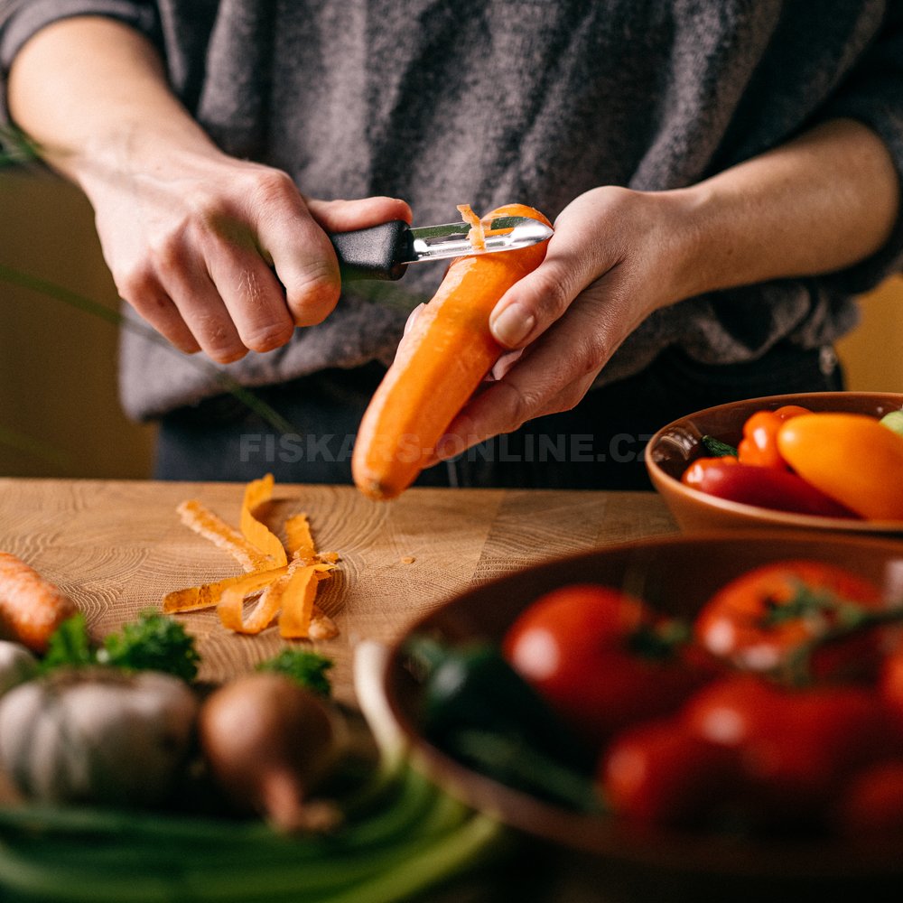 Škrabka na zeleninu Fiskars KitchenSmart | 5 let záruka