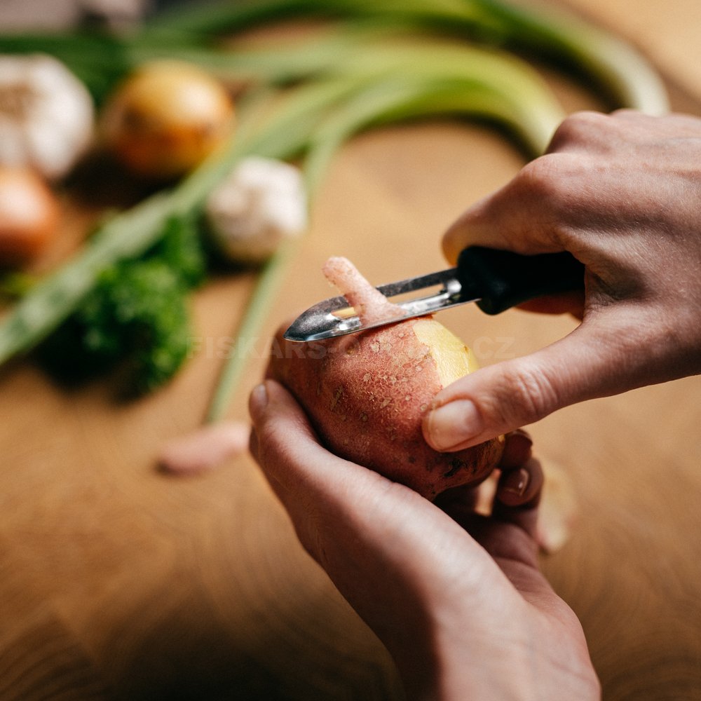 Škrabka na zeleninu Fiskars KitchenSmart | 5 let záruka